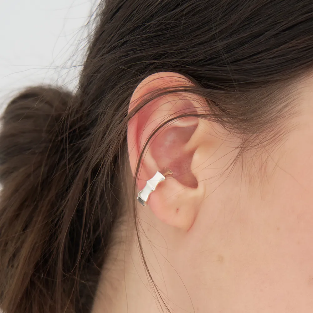 Amone Wave Ear Cuff - 감도 깊은 취향 셀렉트샵 29CM