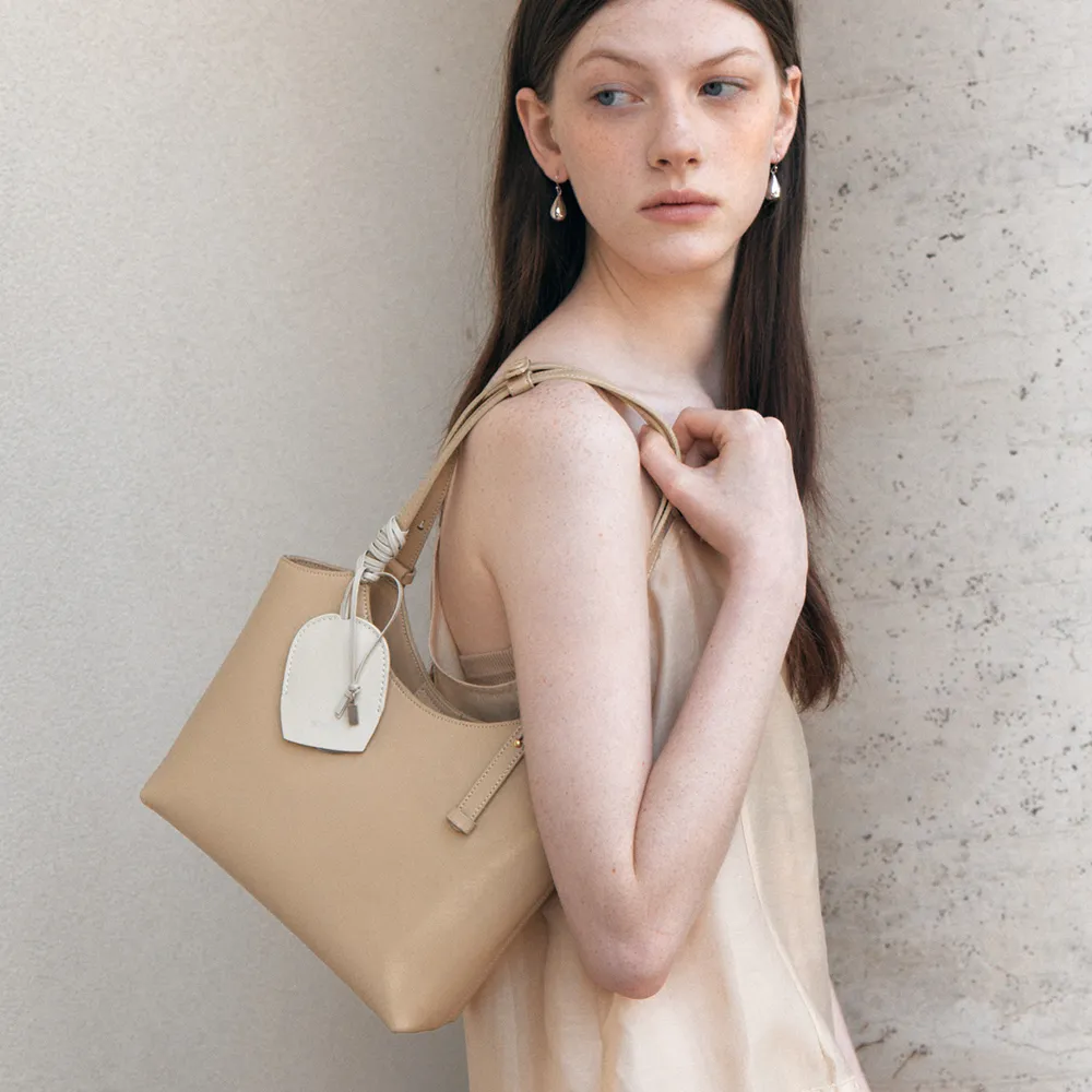 [29CM 단독] 90 Veneta bag Small Sand Beige - 감도 깊은 취향 셀렉트샵 29CM