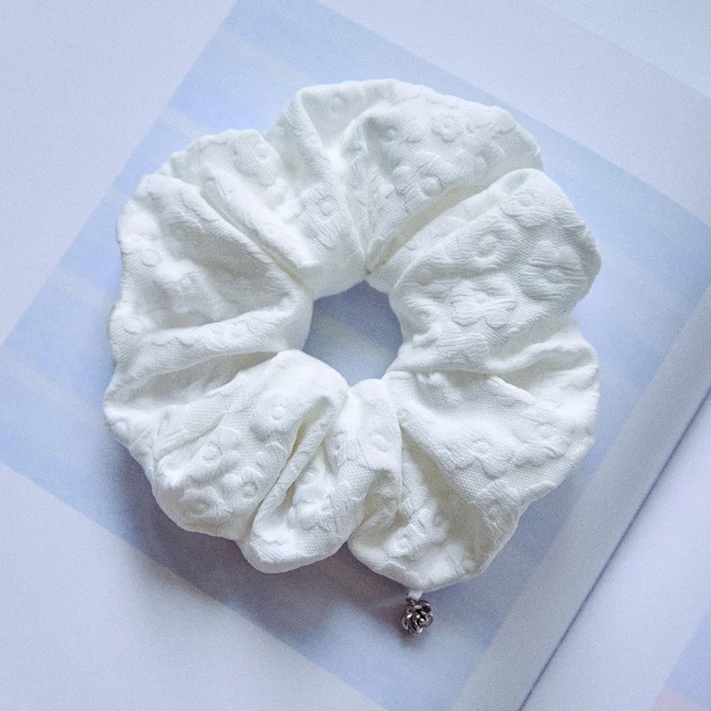 Flora Scrunchie - White 스크런치 - 감도 깊은 취향 셀렉트샵 29CM
