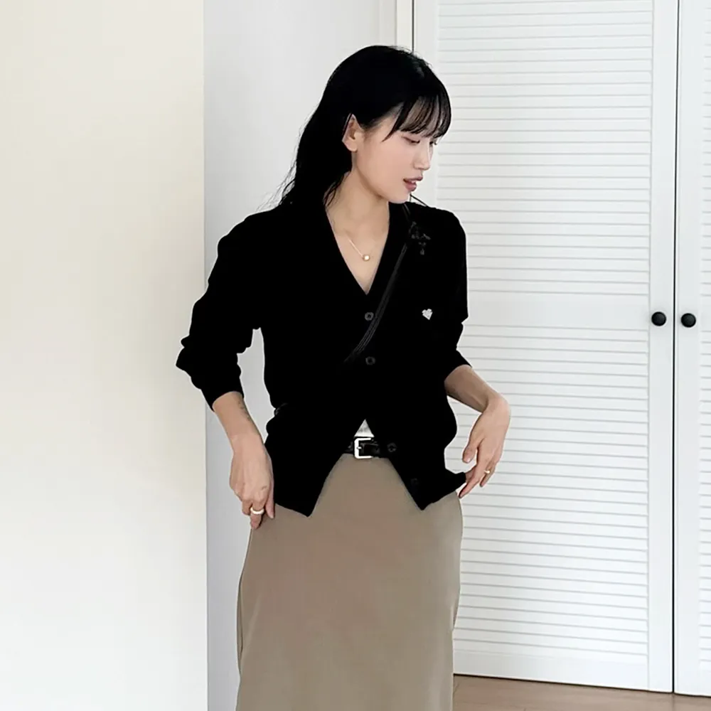 [한삐우 PICK] (W) 베이직 에센셜 워셔블 브이넥 가디건 BLACK - 감도 깊은 취향 셀렉트샵 29CM