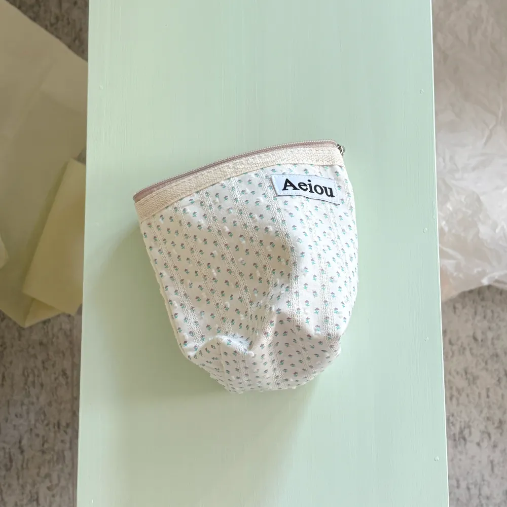 Aeiou Basic Pouch (M size) Pajama Purple Flower - 감도 깊은 취향 셀렉트샵 29CM
