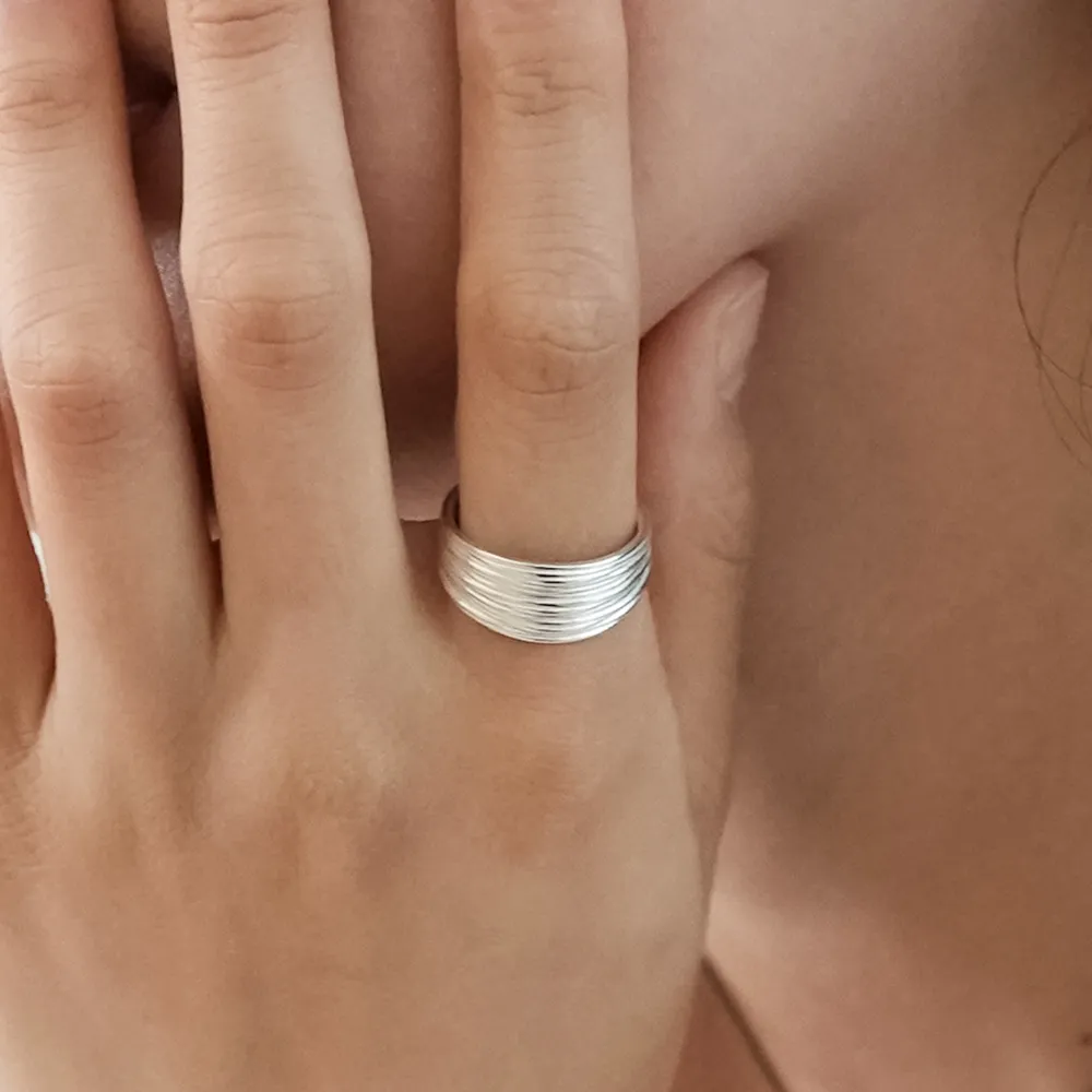 [silver 925] Wide Wave Ring - 감도 깊은 취향 셀렉트샵 29CM