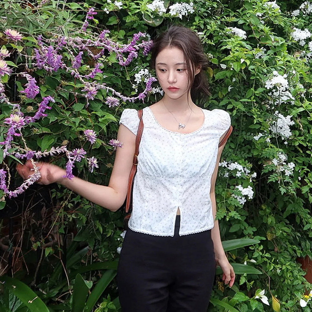 [29CM 단독] FLOWER PRINT BUTTON BLOUSE_WHITE - 감도 깊은 취향 셀렉트샵 29CM