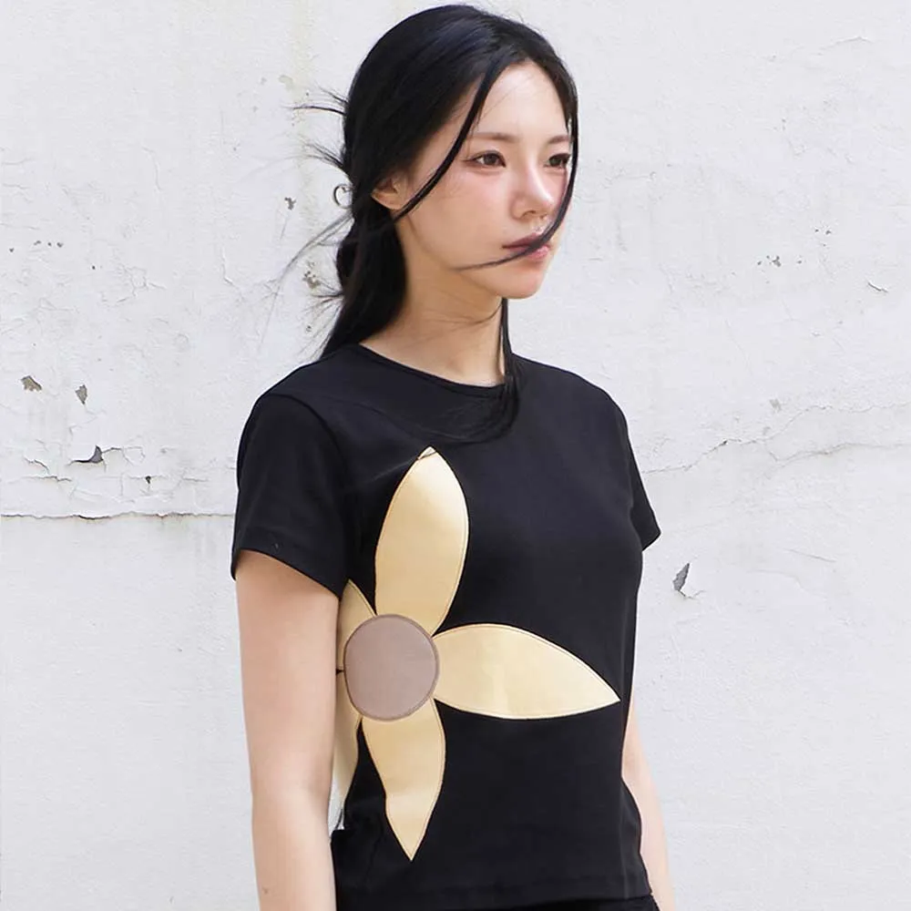 BP Flower Applique Crop Short-Sleeved T-Shirt_Black - 감도 깊은 취향 셀렉트샵 29CM