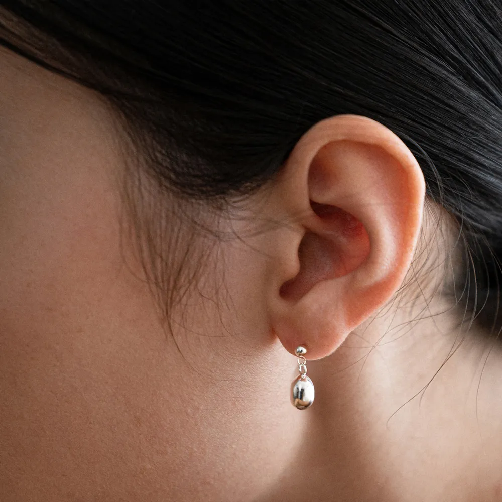 Tiny Oval Drop Earrings - 감도 깊은 취향 셀렉트샵 29CM