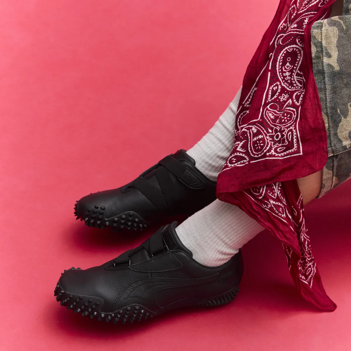 모스트로 레더 - 블랙 / 402273-01 - 감도 깊은 취향 셀렉트샵 29CM