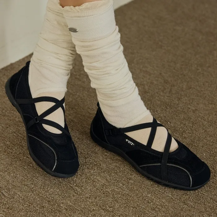 [서지수착용] 로마리 스웨이드 밴딩플랫 스니커즈 (4colors) - 감도 깊은 취향 셀렉트샵 29CM