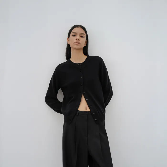 Diso round cardigan (Black) - 감도 깊은 취향 셀렉트샵 29CM