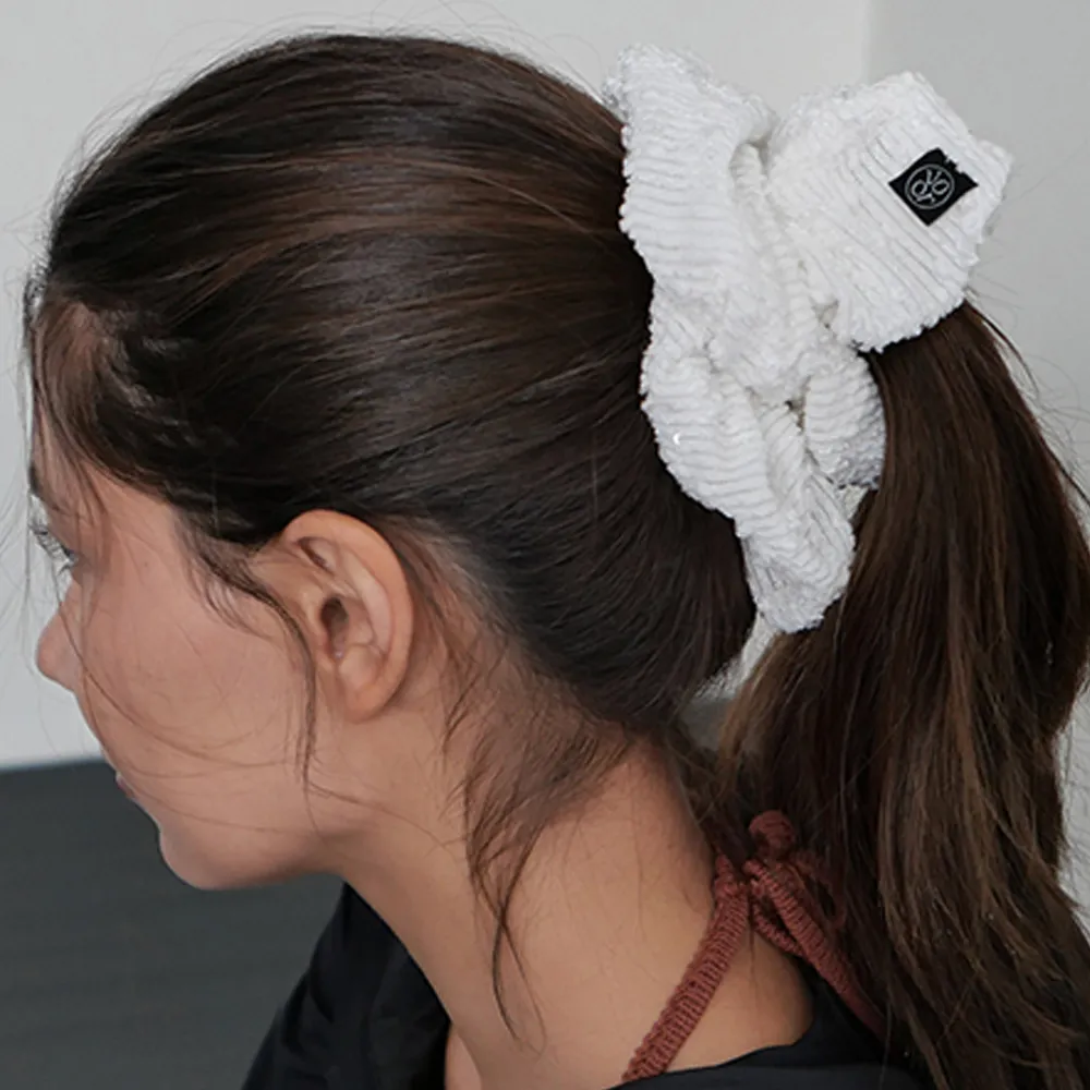 Spangle Knit Scrunchie_Large_White - 감도 깊은 취향 셀렉트샵 29CM