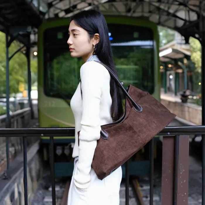 [셀럽 착용]VENTO Bag [Suede Brown] - 감도 깊은 취향 셀렉트샵 29CM