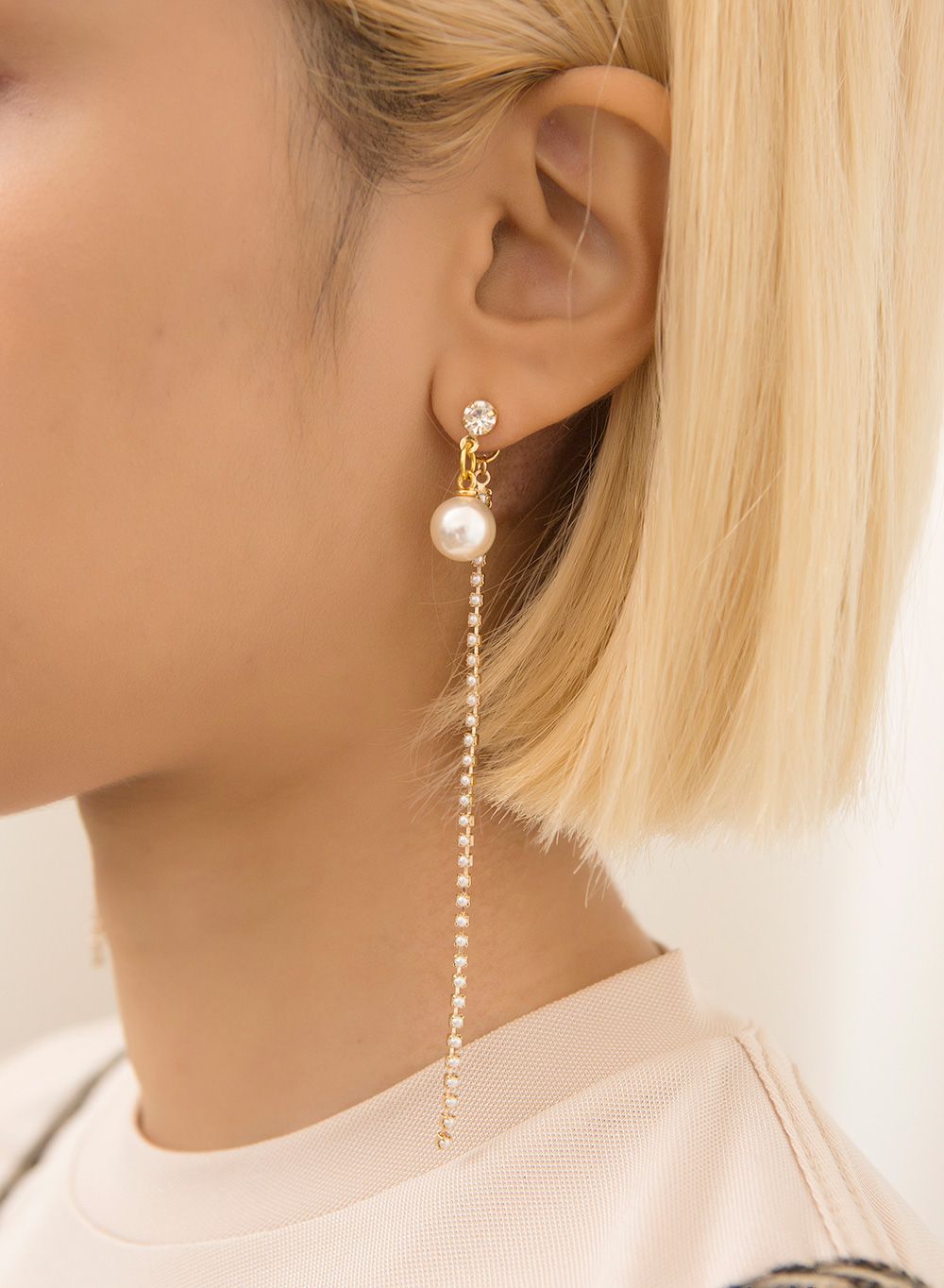 amu white flower drop earrings - 감도 깊은 취향 셀렉트샵 29CM
