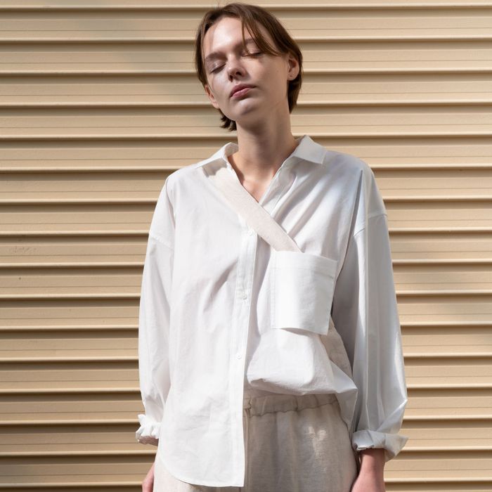 V box shirt (white) - 감도 깊은 취향 셀렉트샵 29CM