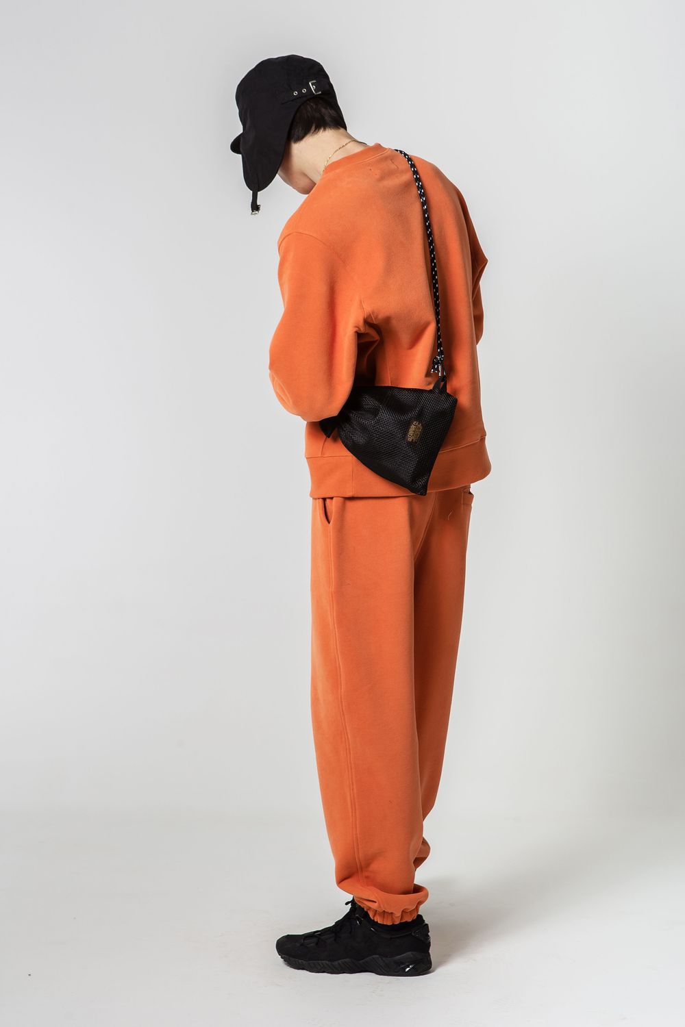 Mesh Dobby Ripstop Sacoche Black - 감도 깊은 취향 셀렉트샵 29CM