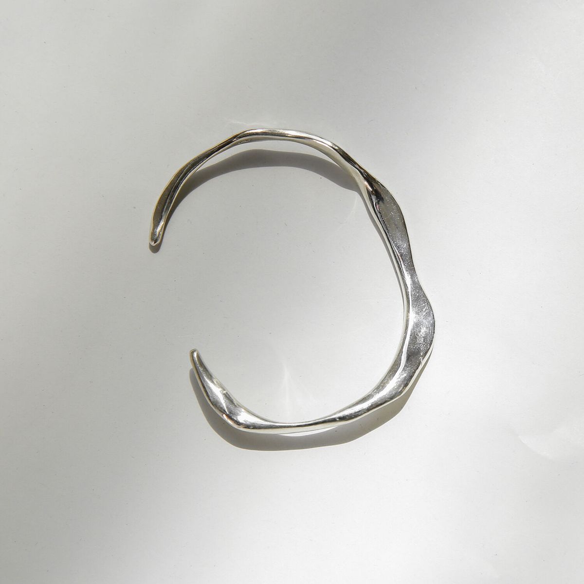 roll curve silver bangle - 감도 깊은 취향 셀렉트샵 29CM