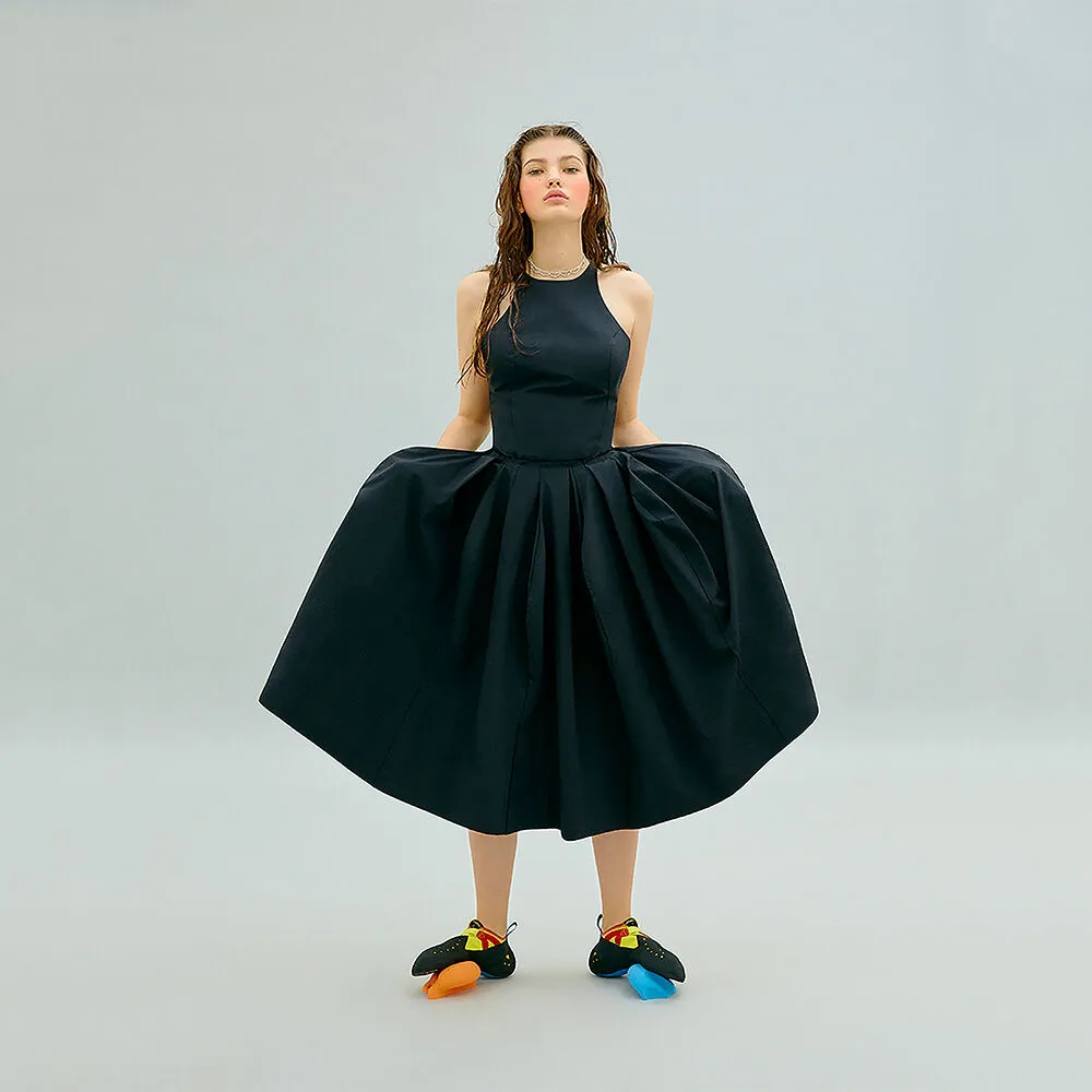 CURVED STRING SLEEVELESS TOP [BLACK] - 감도 깊은 취향 셀렉트샵 29CM