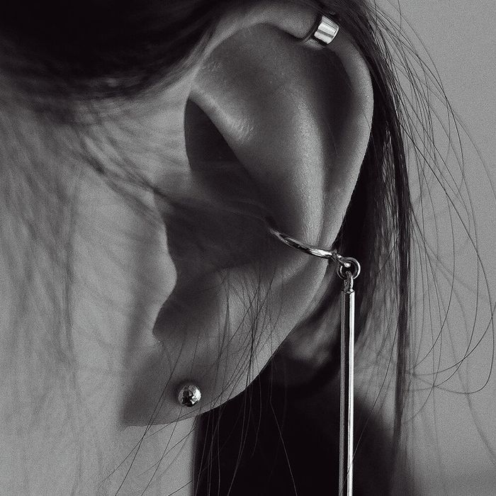 Line bar middle earcuff - 감도 깊은 취향 셀렉트샵 29CM