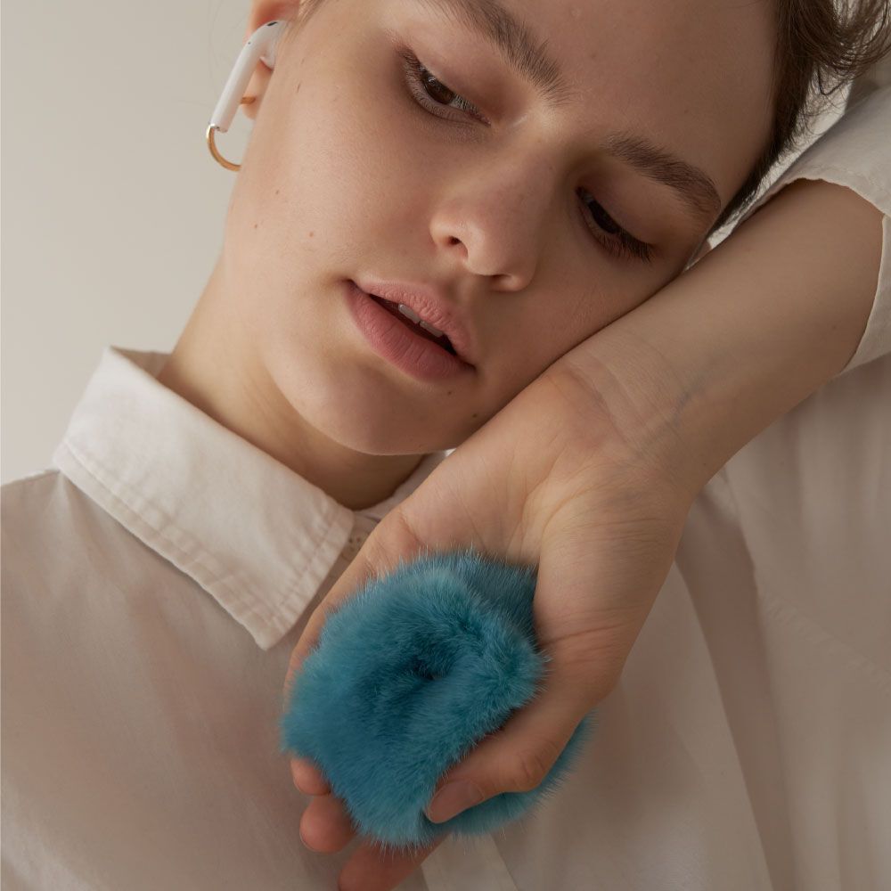 FURRY AIR POD CASE - LIGHT BLUE - 감도 깊은 취향 셀렉트샵 29CM