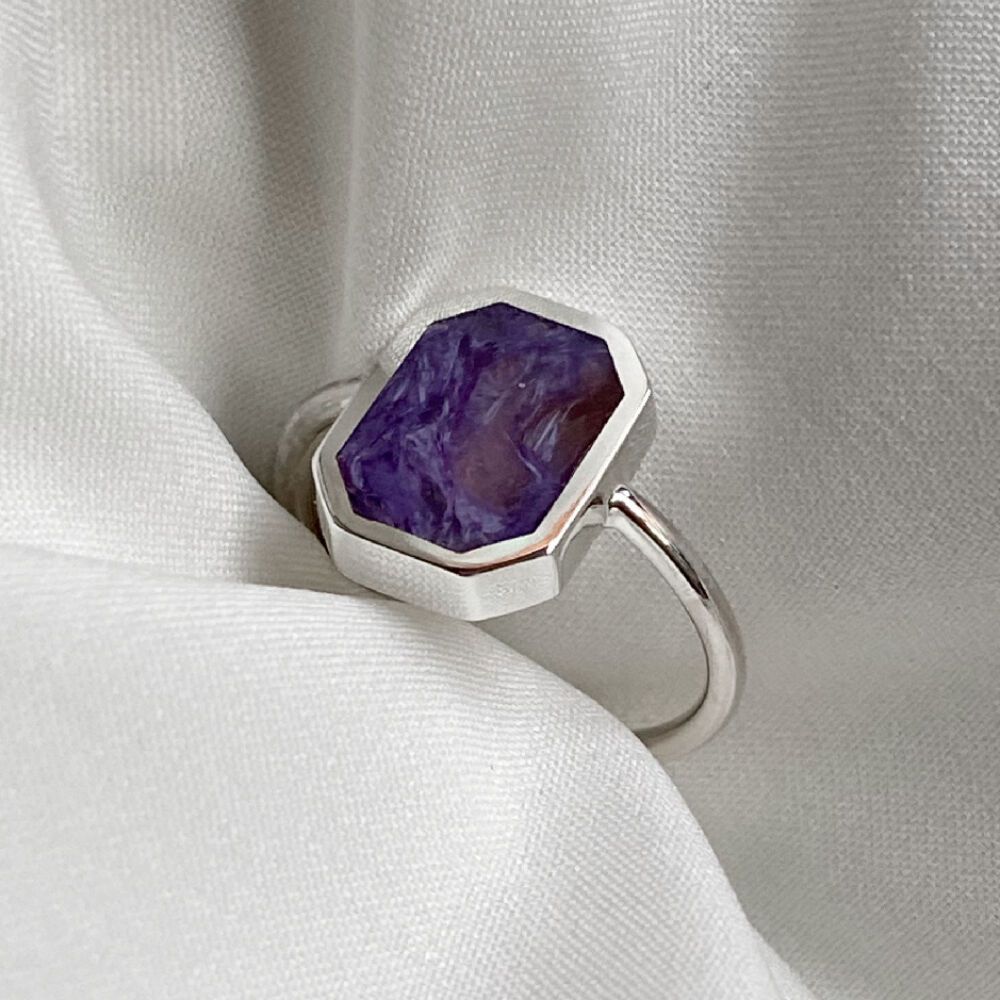 Octagon Stone Ring_ Charoite - 감도 깊은 취향 셀렉트샵 29CM