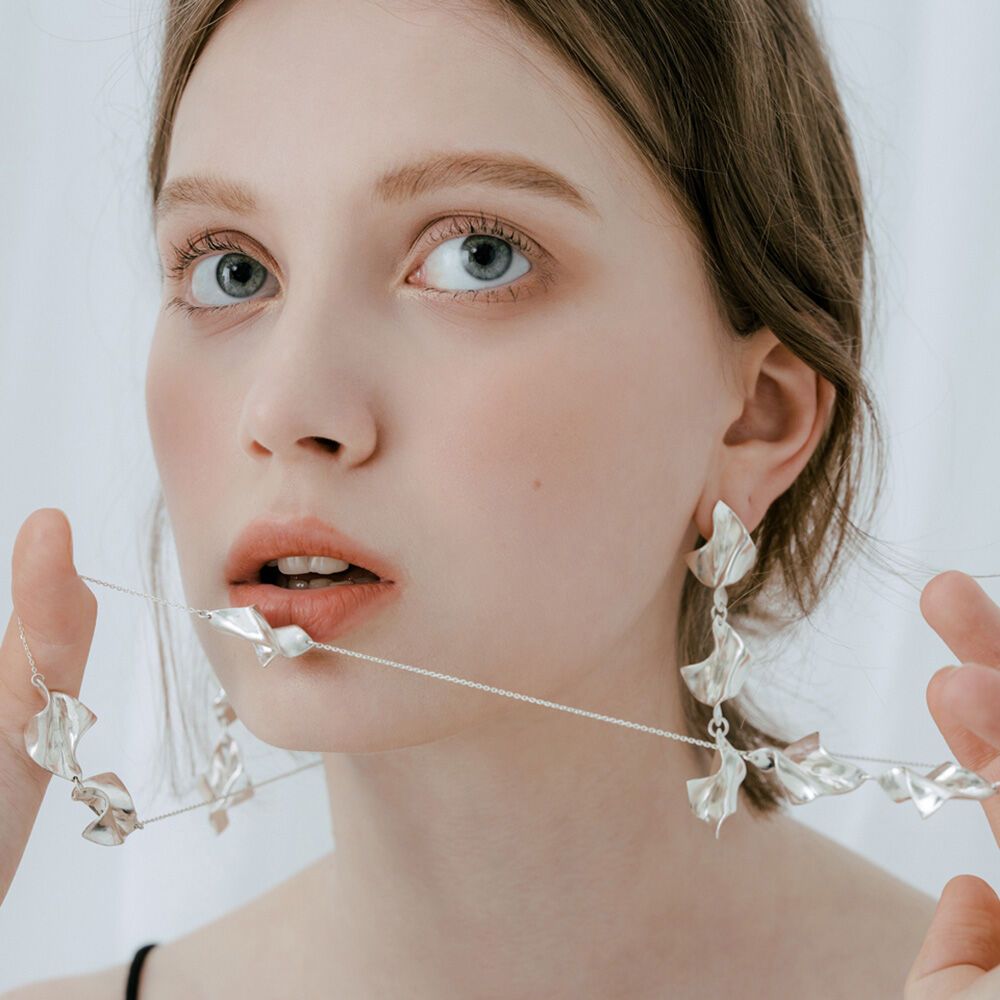 [이효리, 선미, 여자친구 은하 착용] Flow and other flow - Earring 05 - 감도 깊은 취향 셀렉트샵 29CM