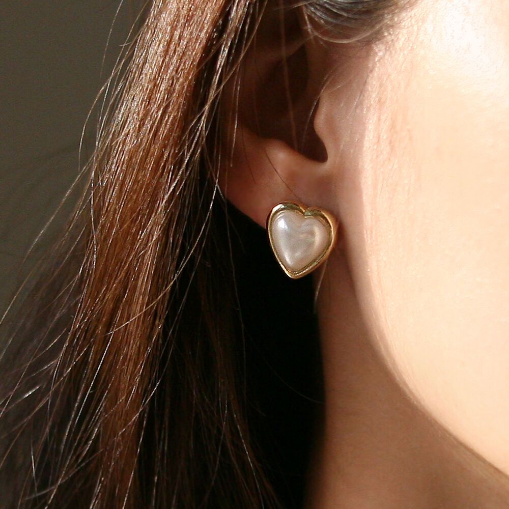 heart pearl earrings (4colors) - 감도 깊은 취향 셀렉트샵 29CM