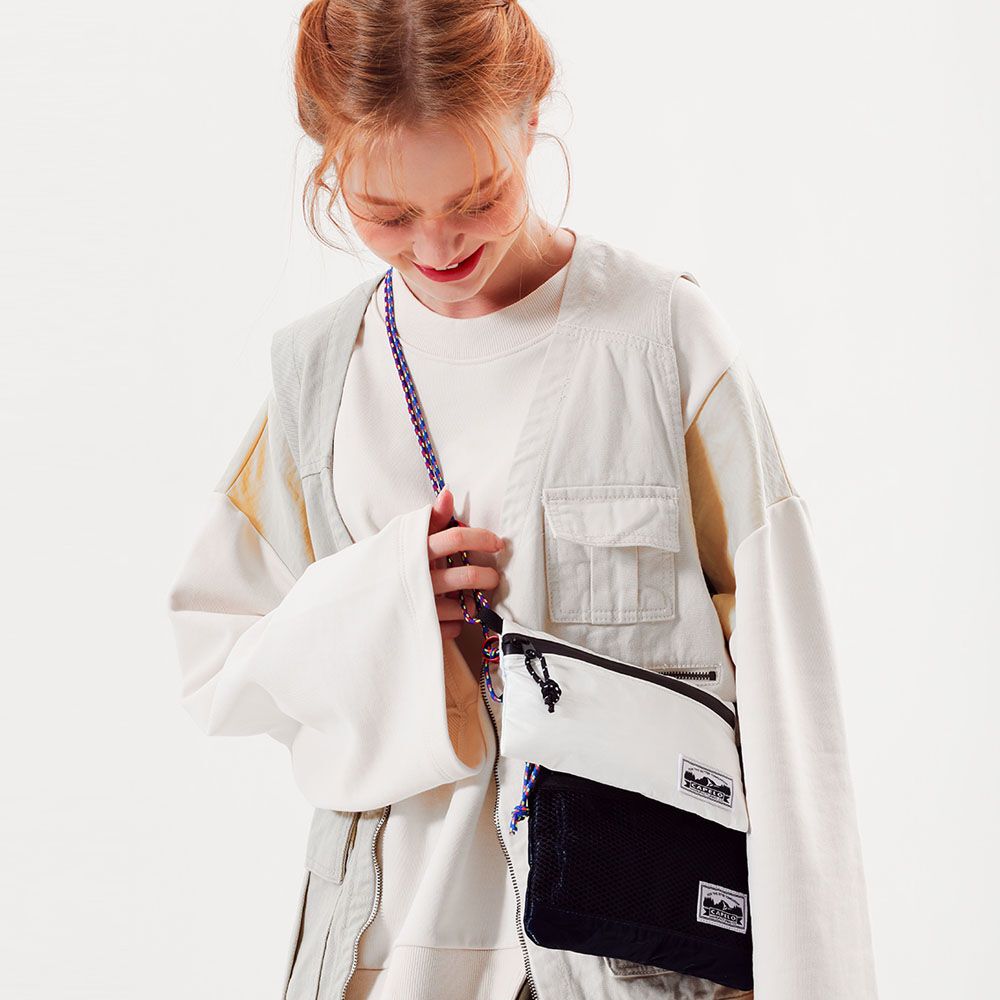 multiway_post pouch bag_navy (M) - 감도 깊은 취향 셀렉트샵 29CM