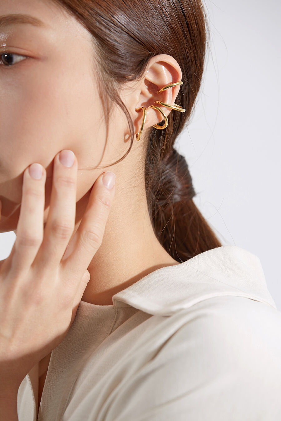 W curve earcuff gold - 감도 깊은 취향 셀렉트샵 29CM