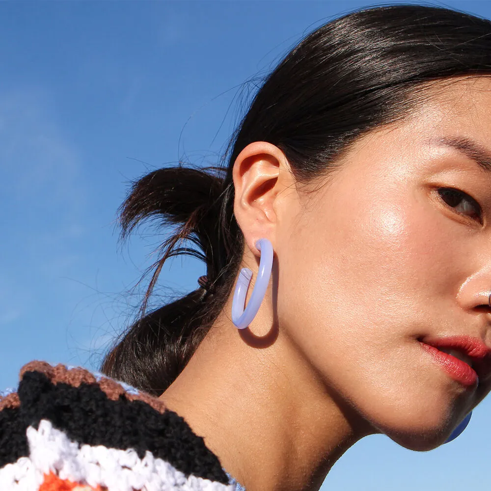 COLOR HOOP EARRING BLUE - 감도 깊은 취향 셀렉트샵 29CM