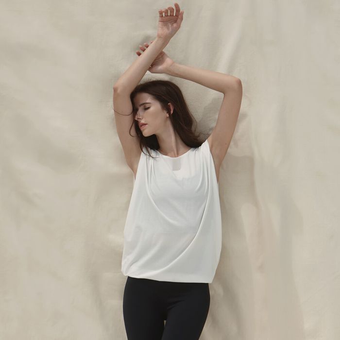 여성 요가복 DEVI-TS0029-화이트 필라테스 슬리브리스 - 감도 깊은 취향 셀렉트샵 29CM