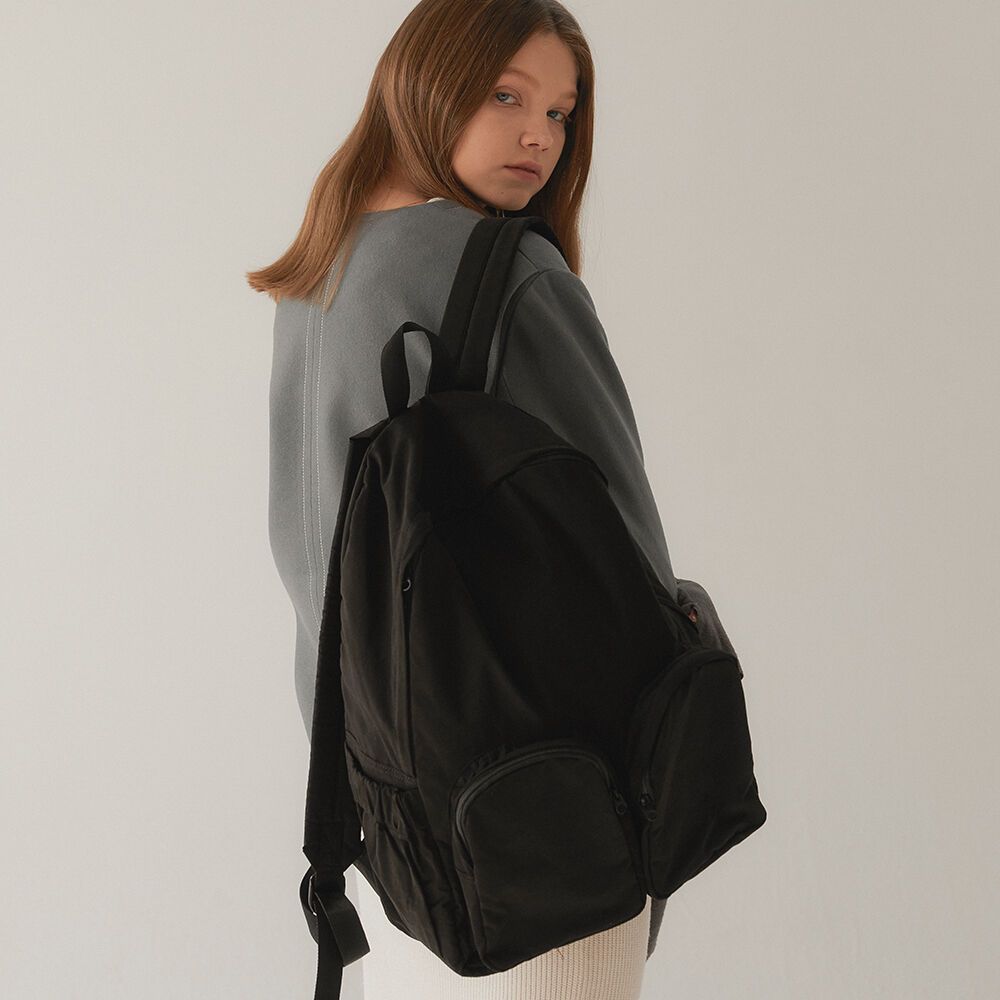 Multi Pocket Backpack_Black - 감도 깊은 취향 셀렉트샵 29CM