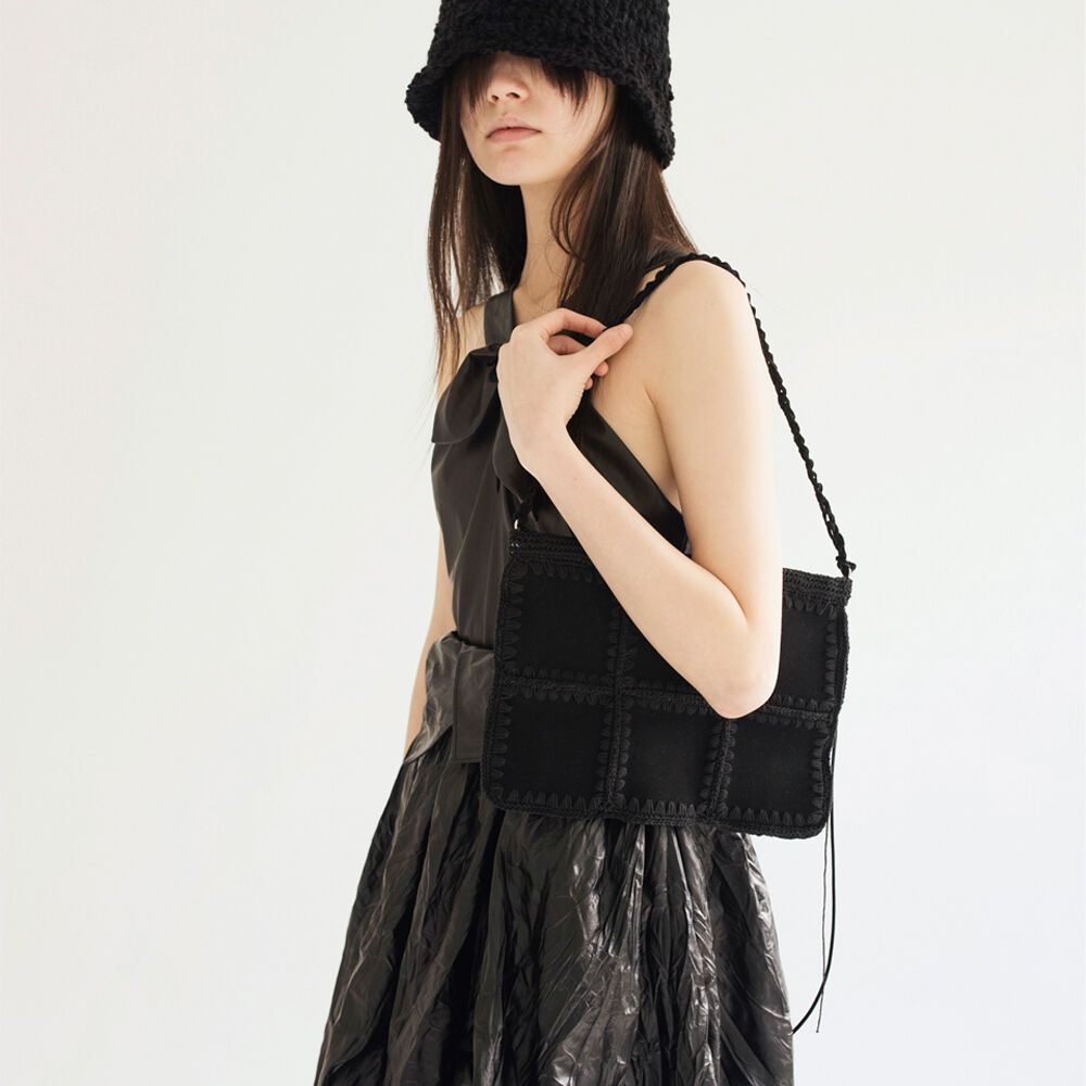 SUEDE PATCHWORK SHOULDER BAG SMALL IN BLACK - 감도 깊은 취향 셀렉트샵 29CM