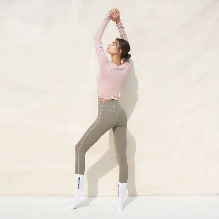 여성 요가복 DEVI-T0048-살몬핑크 필라테스 랩 가디건 크롭 긴팔 - 감도 깊은 취향 셀렉트샵 29CM
