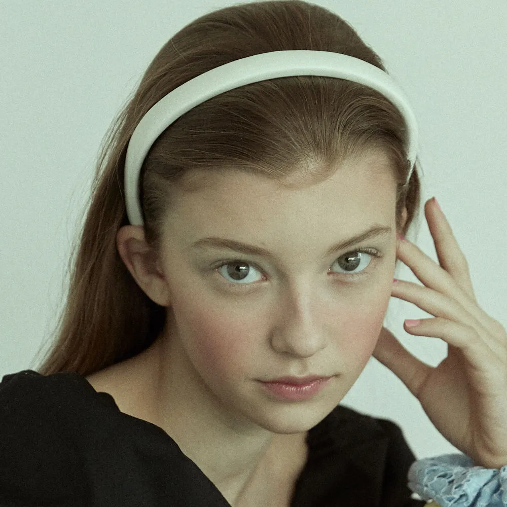 [Elizabeth Moments] Ivory Satin Headband - 감도 깊은 취향 셀렉트샵 29CM