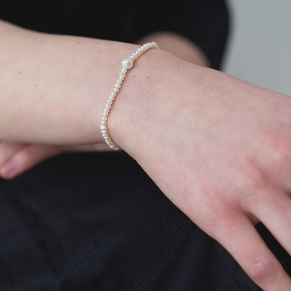 Light Natural Pearl Bracelet - 감도 깊은 취향 셀렉트샵 29CM