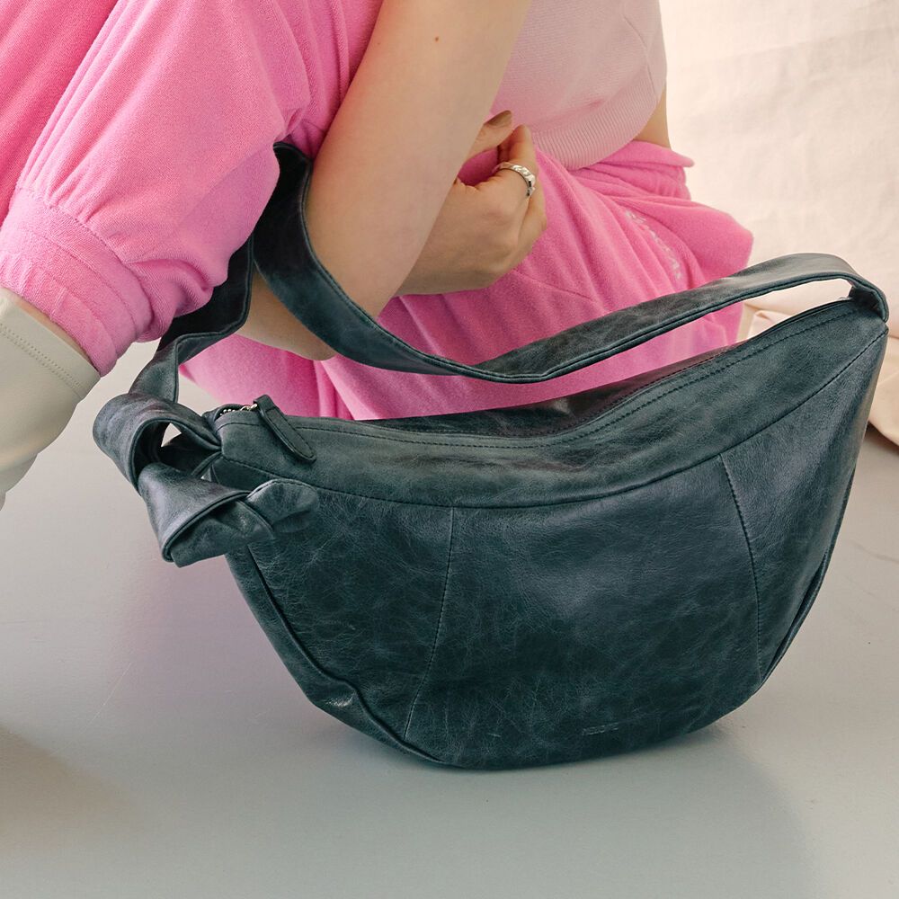 DUMPLING BAG L [BLACK CRACK] - 감도 깊은 취향 셀렉트샵 29CM