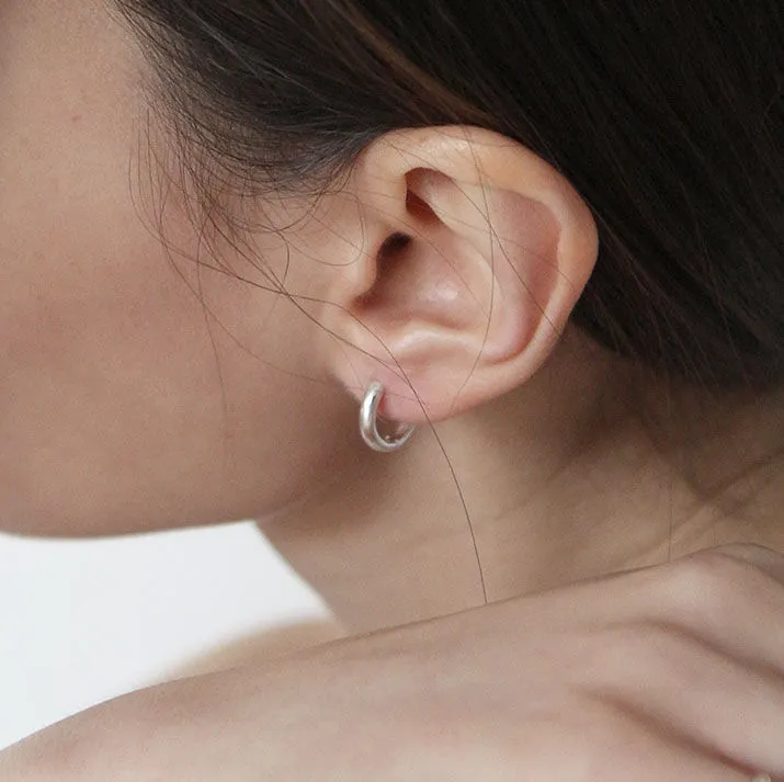 [Silver925] TN025 Basic round semi bold earring - 감도 깊은 취향 셀렉트샵 29CM