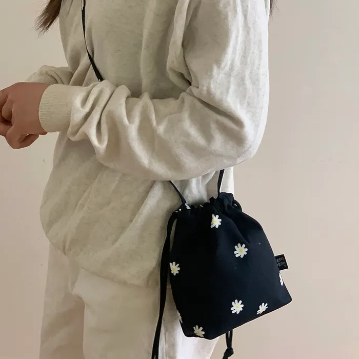 miniflower string cross bag - 감도 깊은 취향 셀렉트샵 29CM