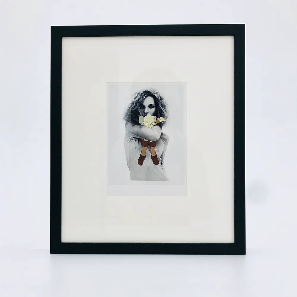 KAWS and David Sims 4 UNTITLED 2001 [카우스] 34X40CM - 감도 깊은 취향 셀렉트샵 29CM