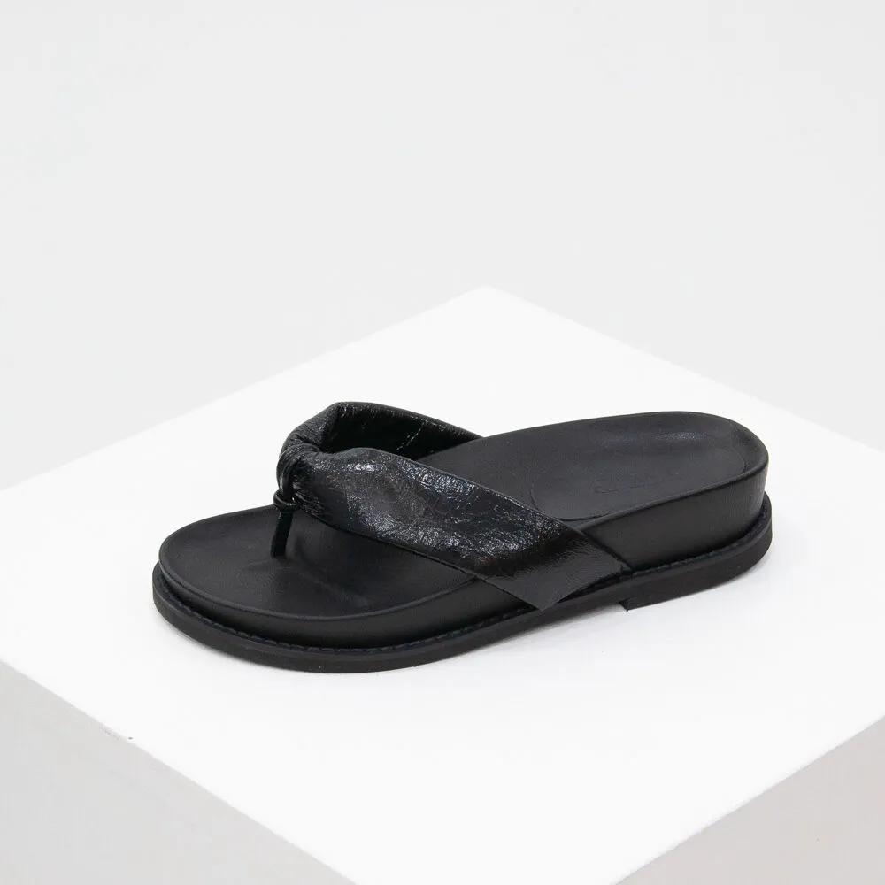 PILLOW FLIP-FLOPS 21S09BK - 감도 깊은 취향 셀렉트샵 29CM
