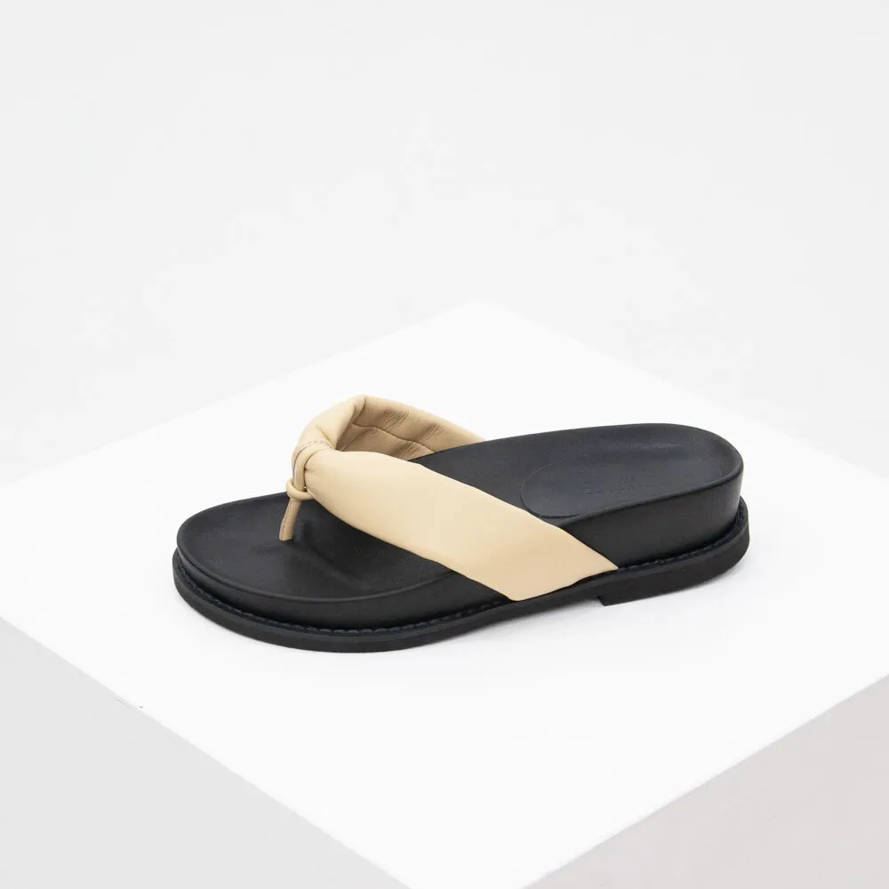 PILLOW FLIP-FLOPS 21S09BE - 감도 깊은 취향 셀렉트샵 29CM
