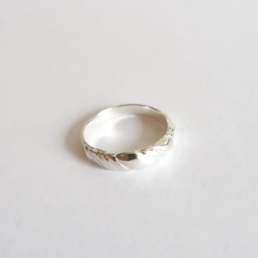 Simple twist ring [silver] - 감도 깊은 취향 셀렉트샵 29CM