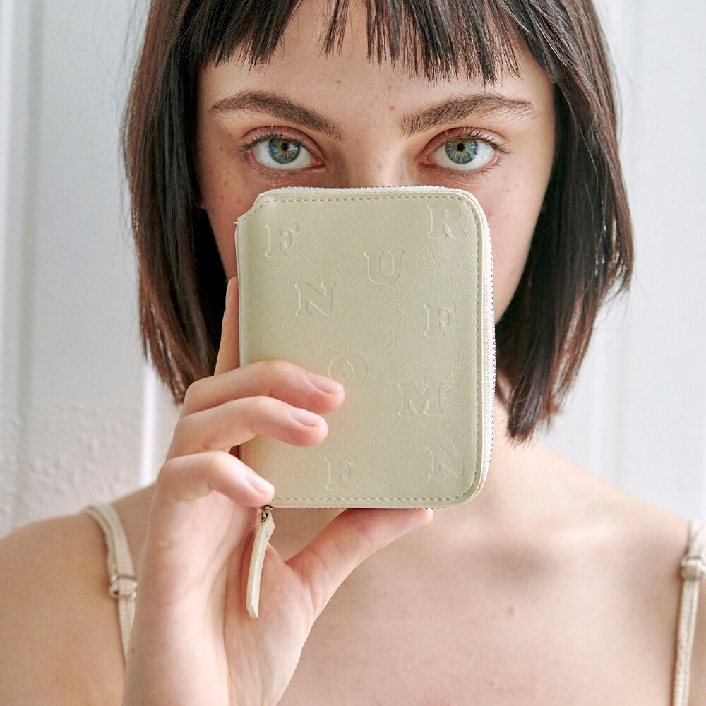 Signature Wallet_ Ivory - 감도 깊은 취향 셀렉트샵 29CM