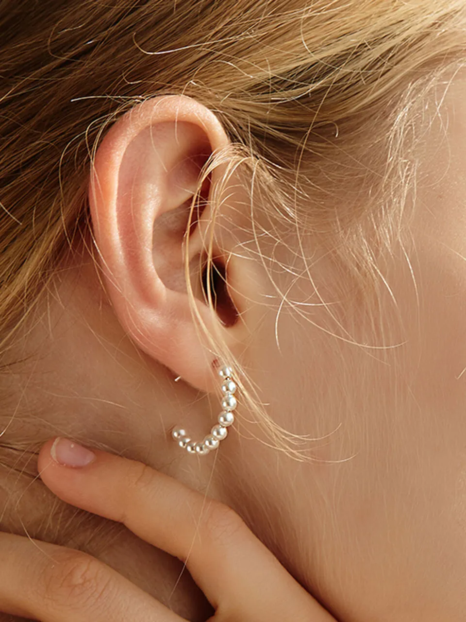 [신민아,수지,트와이스 사나 착용][silver925]half pearl hook earring - 감도 깊은 취향 셀렉트샵 29CM