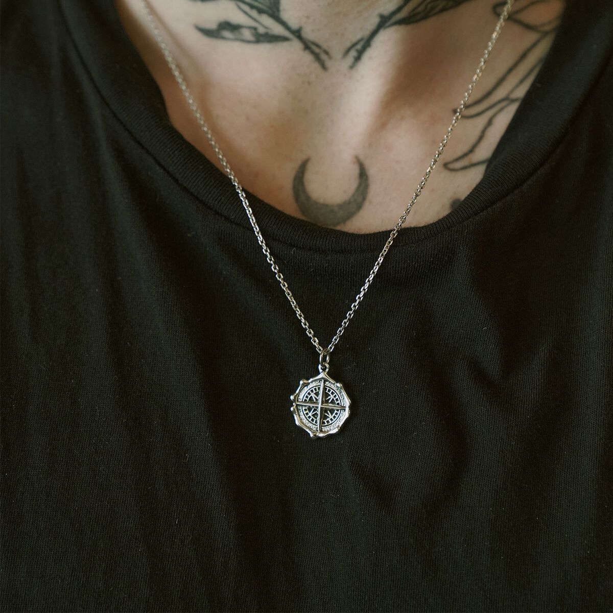 925 실버 나침반 목걸이 SIN-2SMC - 감도 깊은 취향 셀렉트샵 29CM