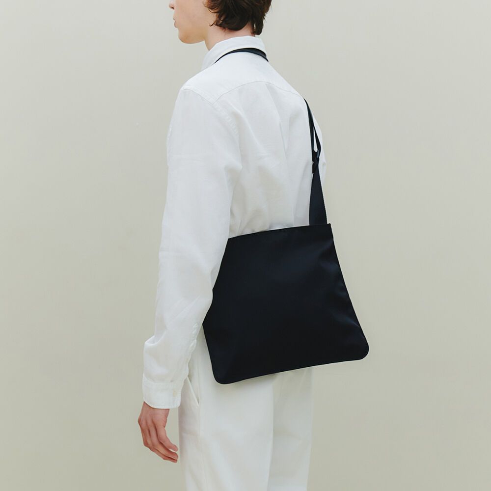 [HAH ARCHIVE] ROUND SQUARE CROSS BAG (BLACK) - 감도 깊은 취향 셀렉트샵 29CM