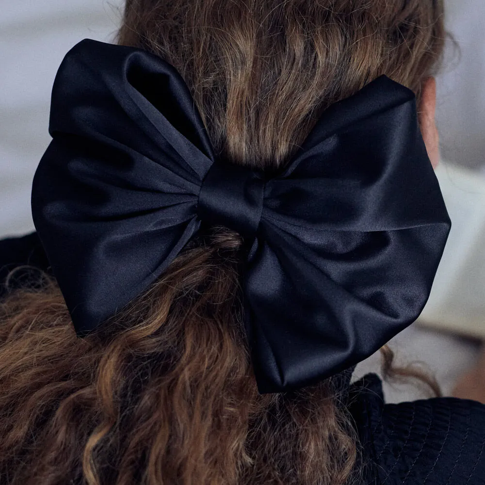 [Elizabeth Moments] Black Large Satin Ribbon Hair Pin - 감도 깊은 취향 셀렉트샵 29CM