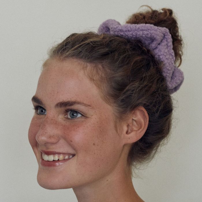 [Elizabeth Moments] Curly Scrunchie - 감도 깊은 취향 셀렉트샵 29CM