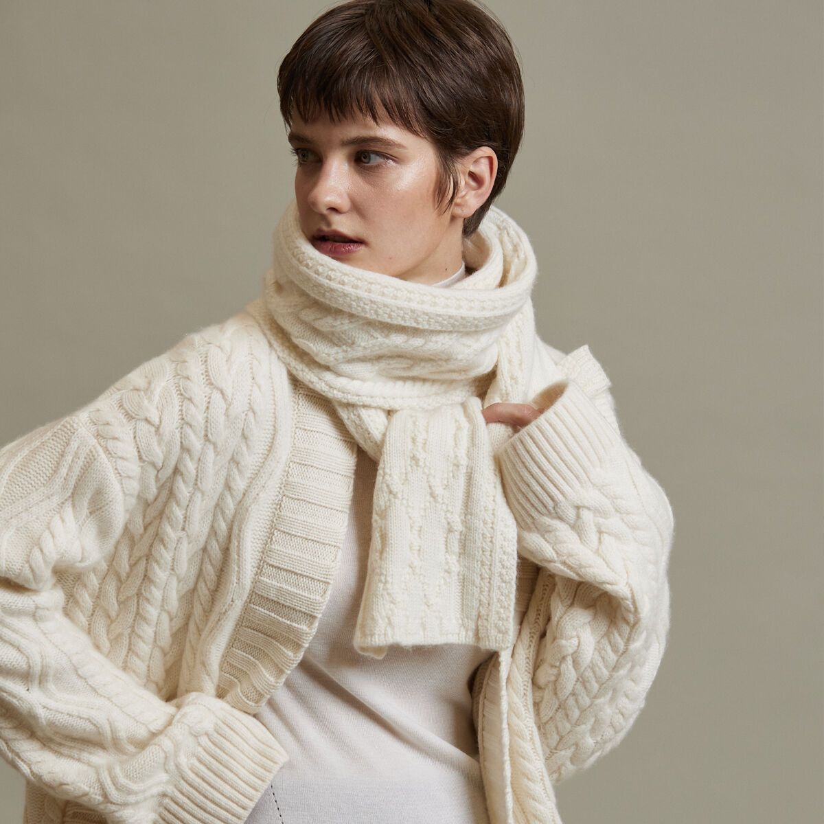 Cashmere Cable Knit Muffler - 감도 깊은 취향 셀렉트샵 29CM