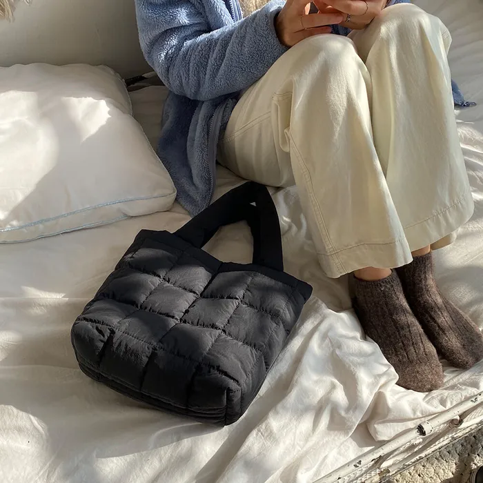 Monaka Padding Bag (black bean) - 감도 깊은 취향 셀렉트샵 29CM