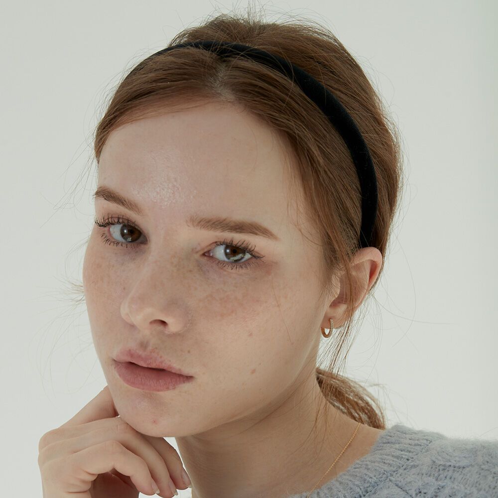 Aimee Basic Slim Headband(Velvet) - 감도 깊은 취향 셀렉트샵 29CM