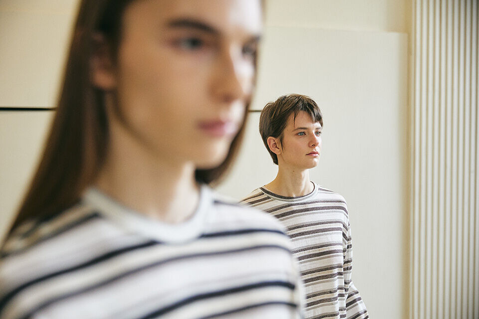 멀티 리프 니트 롱 슬리브 멀티블랙 - 감도 깊은 취향 셀렉트샵 29CM